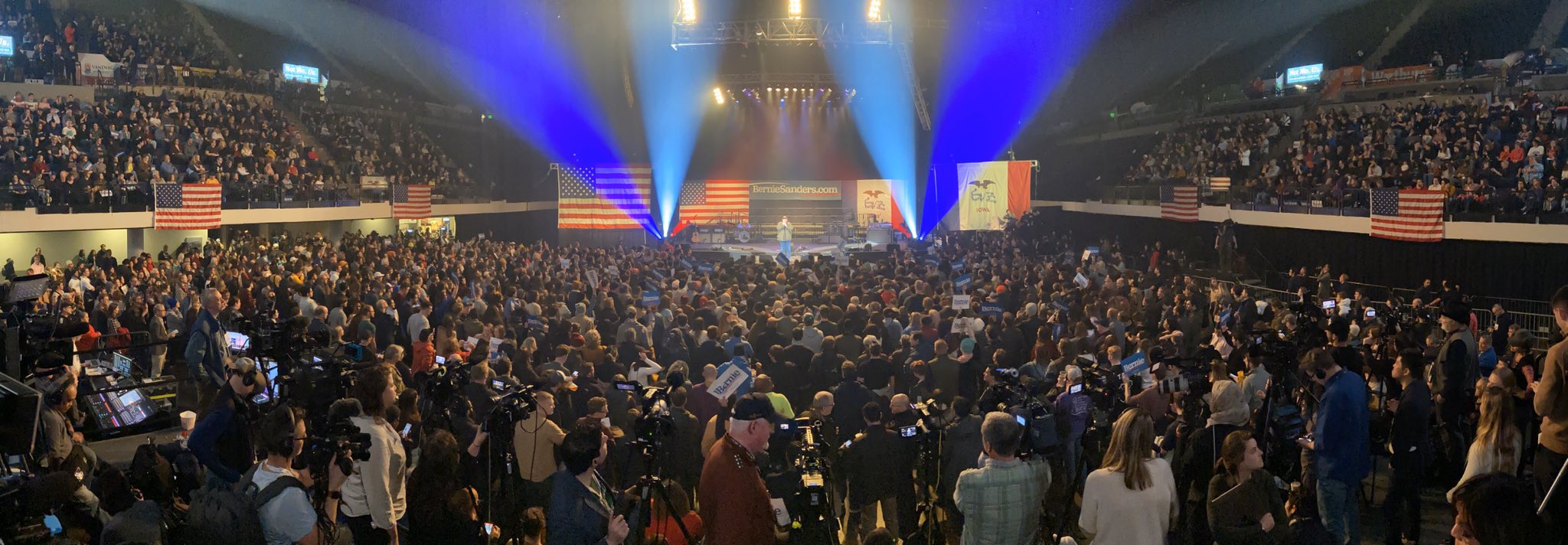 Thousands turn out for Sanders rally in Cedar Rapids