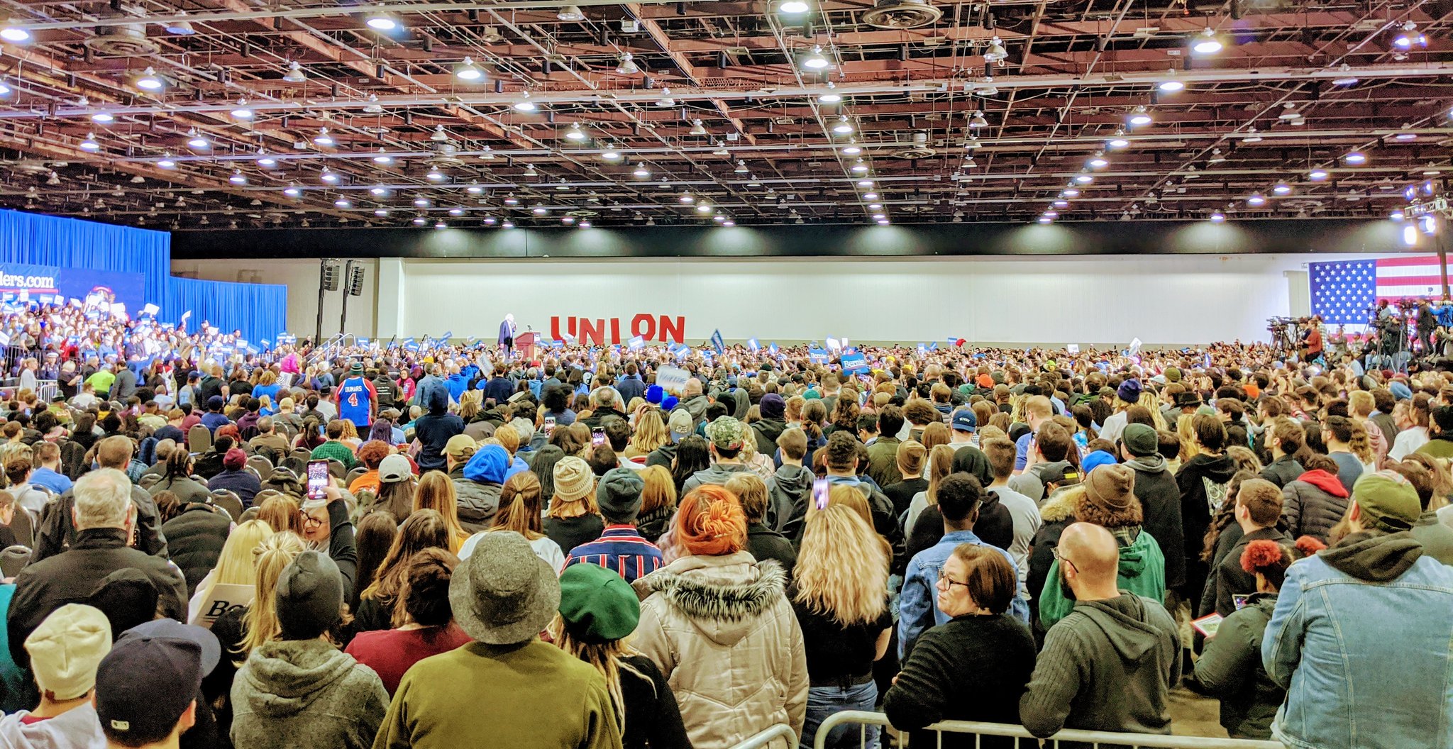 Thousands turn out for Sanders rally in Detroit